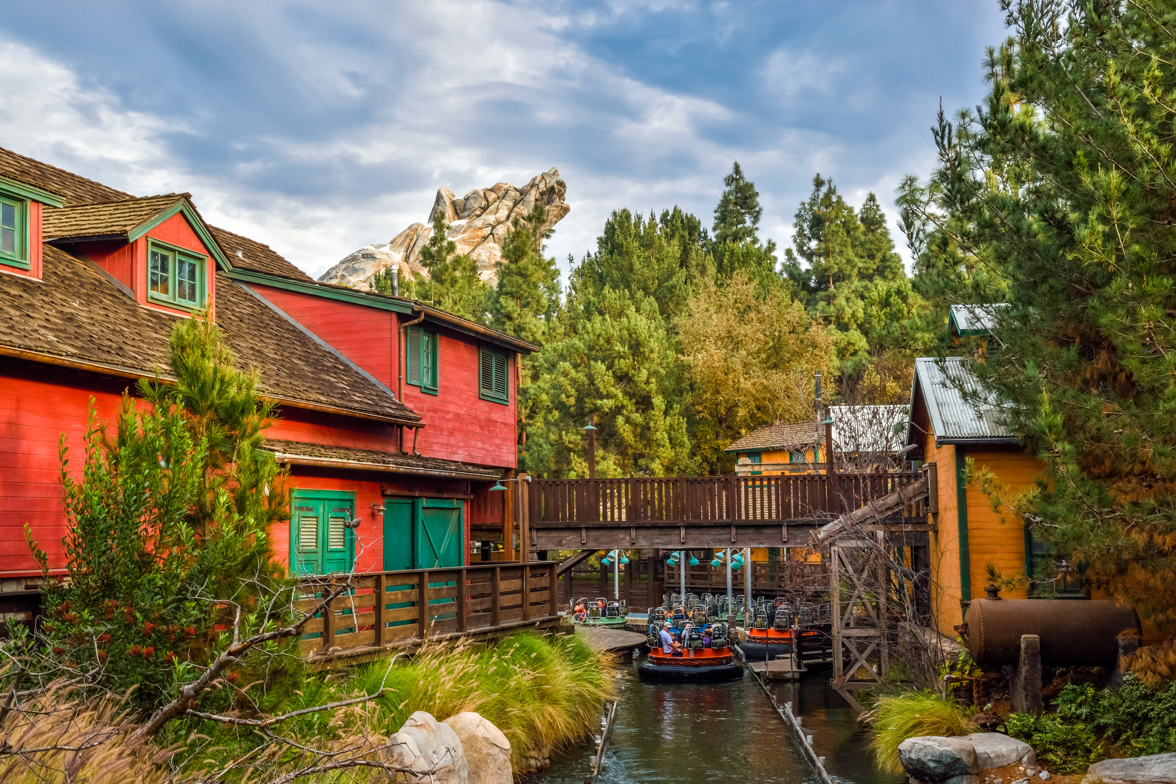 Grizzly River Run at Disneyland Resort | Attraction Insight