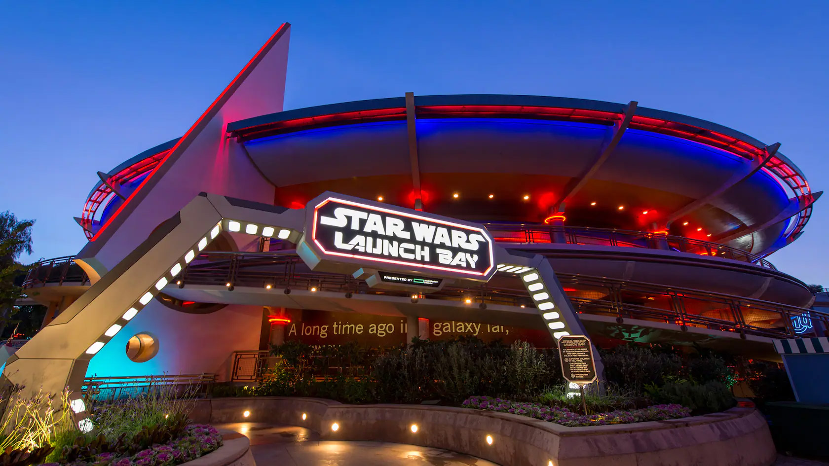 Star Wars Launch Bay at Disneyland Resort | Attraction Insight