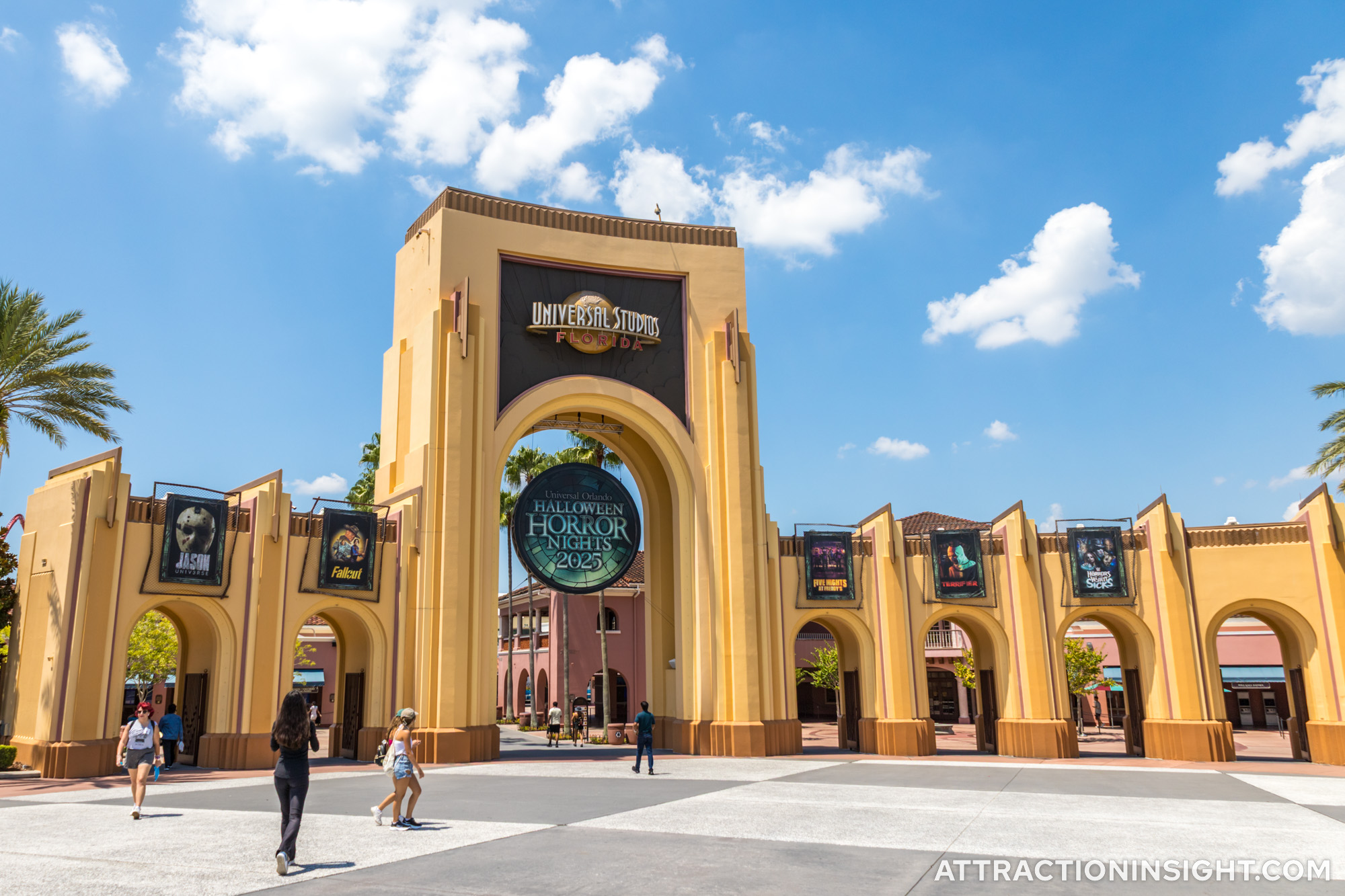 Halloween Horror Nights 2025 Medallion Now Installed on Universal ...