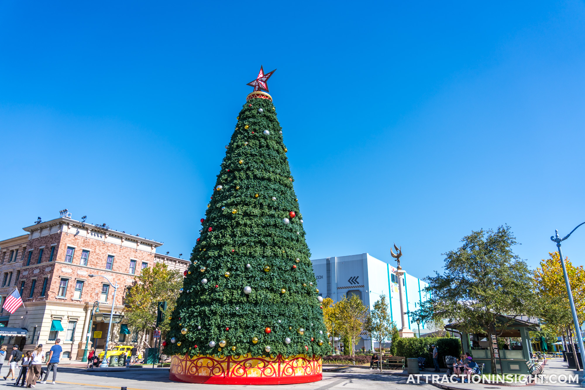 PHOTO UPDATE: Christmas Decorations Start Appearing Throughout ...