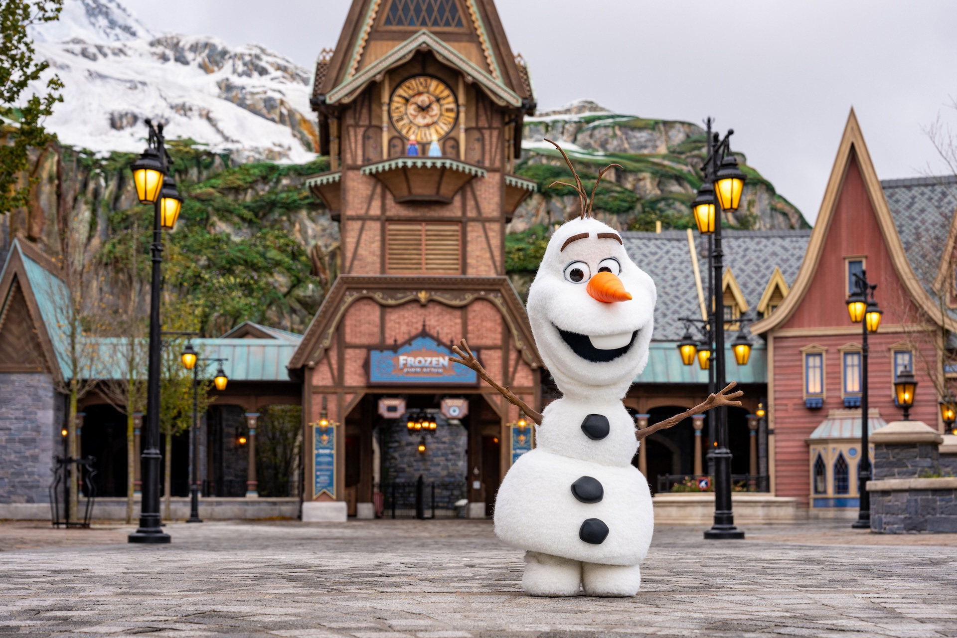 Disney Unveils Next-Generation Olaf Animatronic | Attraction Insight